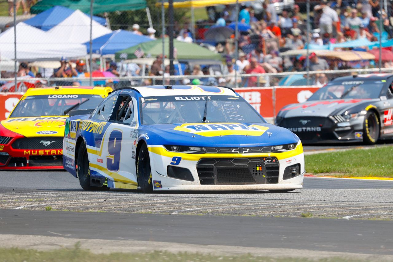 Elliott wins at Road America to start new Hendrick streak