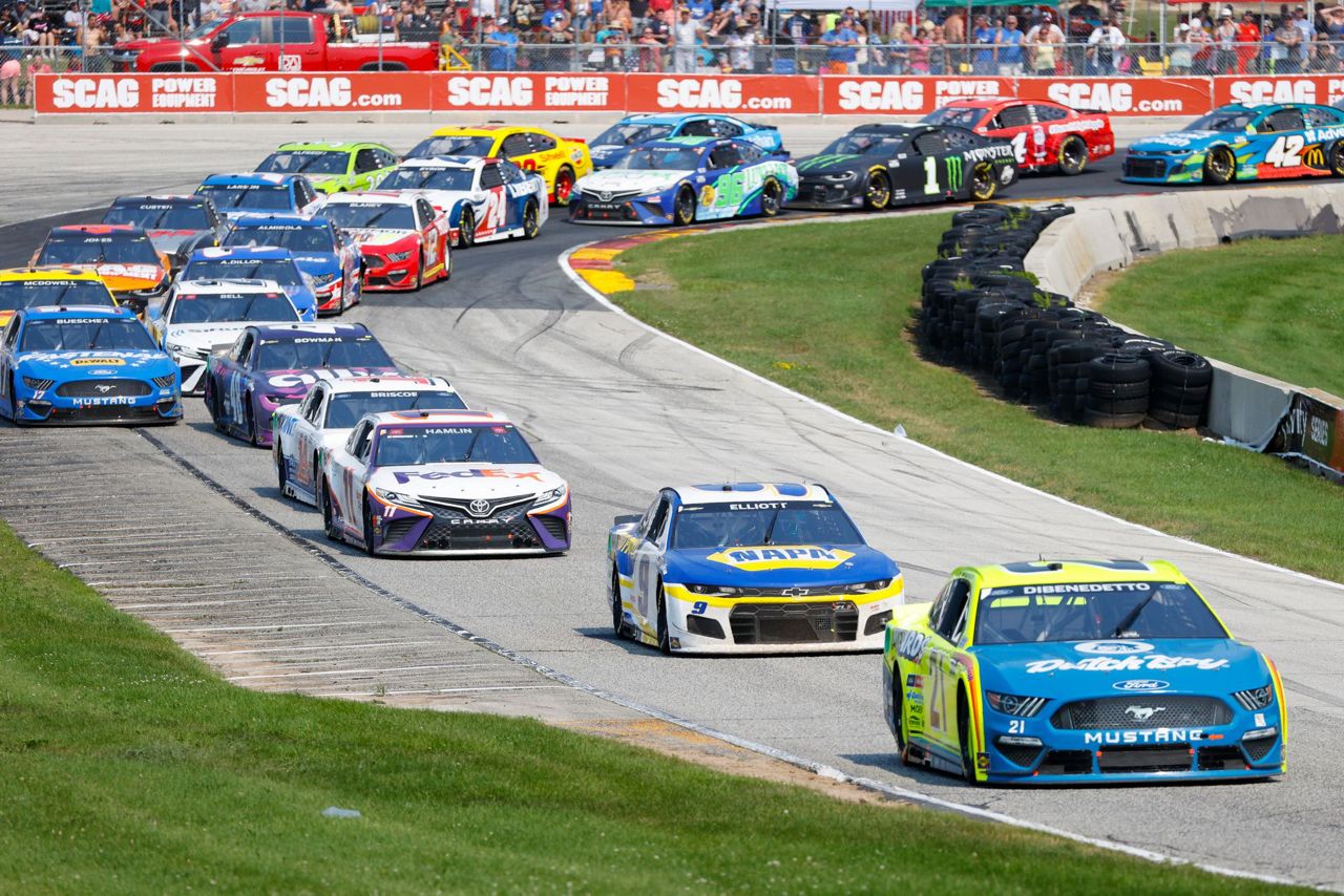 Elliott wins at Road America to start new Hendrick streak