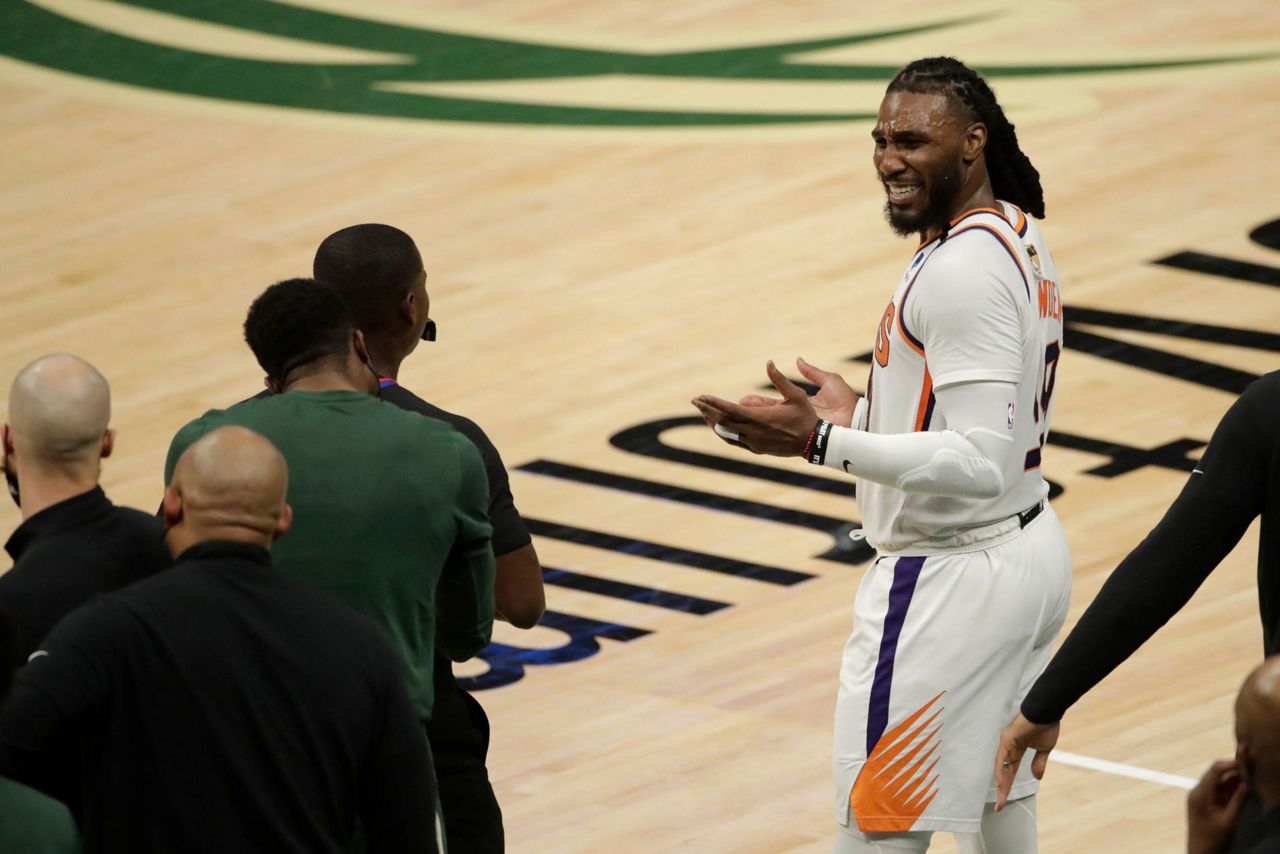 Bucks blowout: Giannis has 41, Suns' NBA Finals lead now 2-1