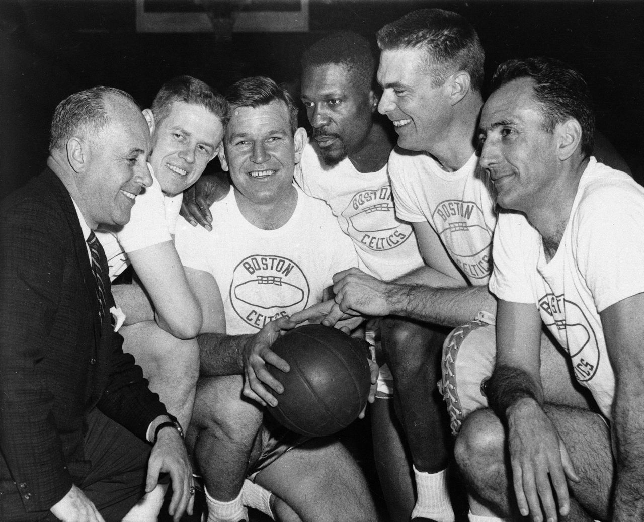 From 'bottom of totem pole,' NBA begins its climb in 1950s