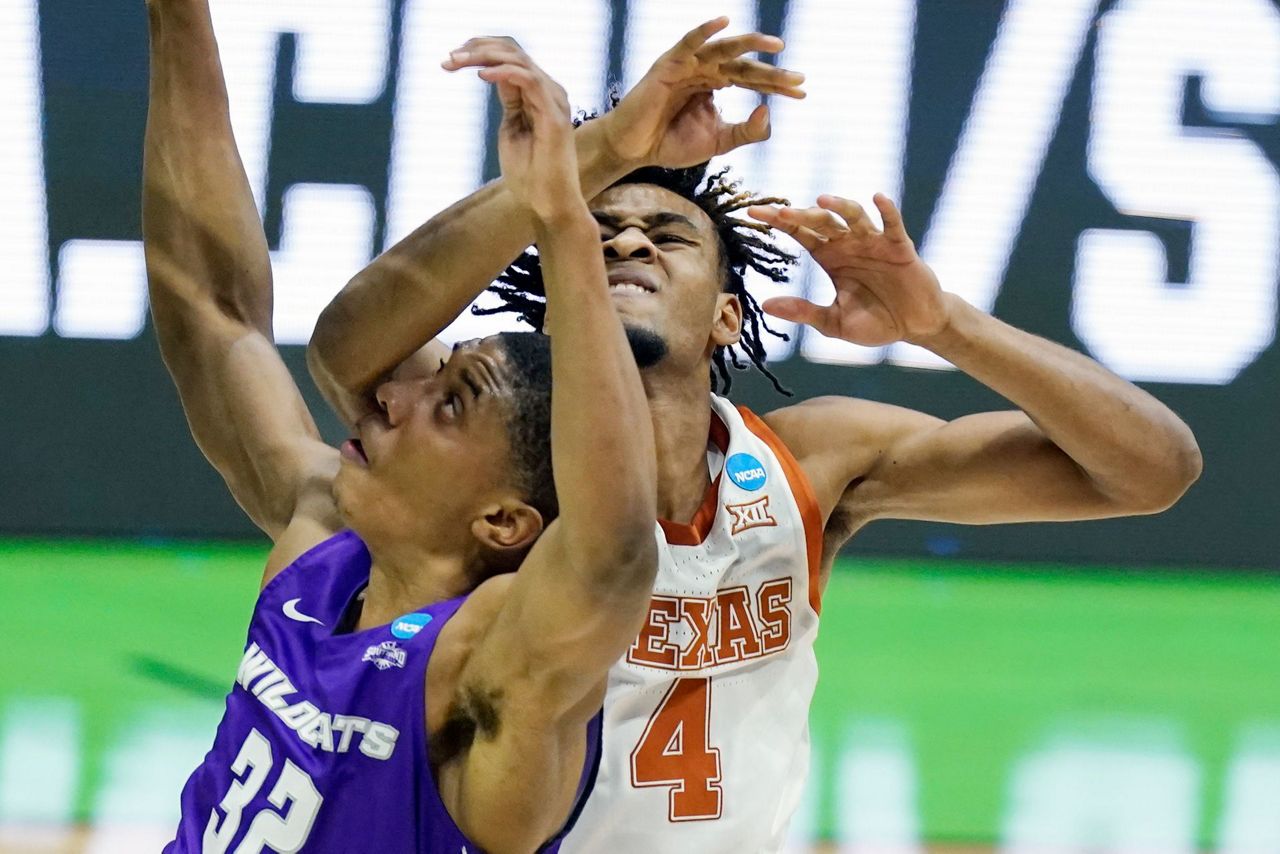 Texas stunner: No. 14 Abilene Christian ousts 'Horns 53-52