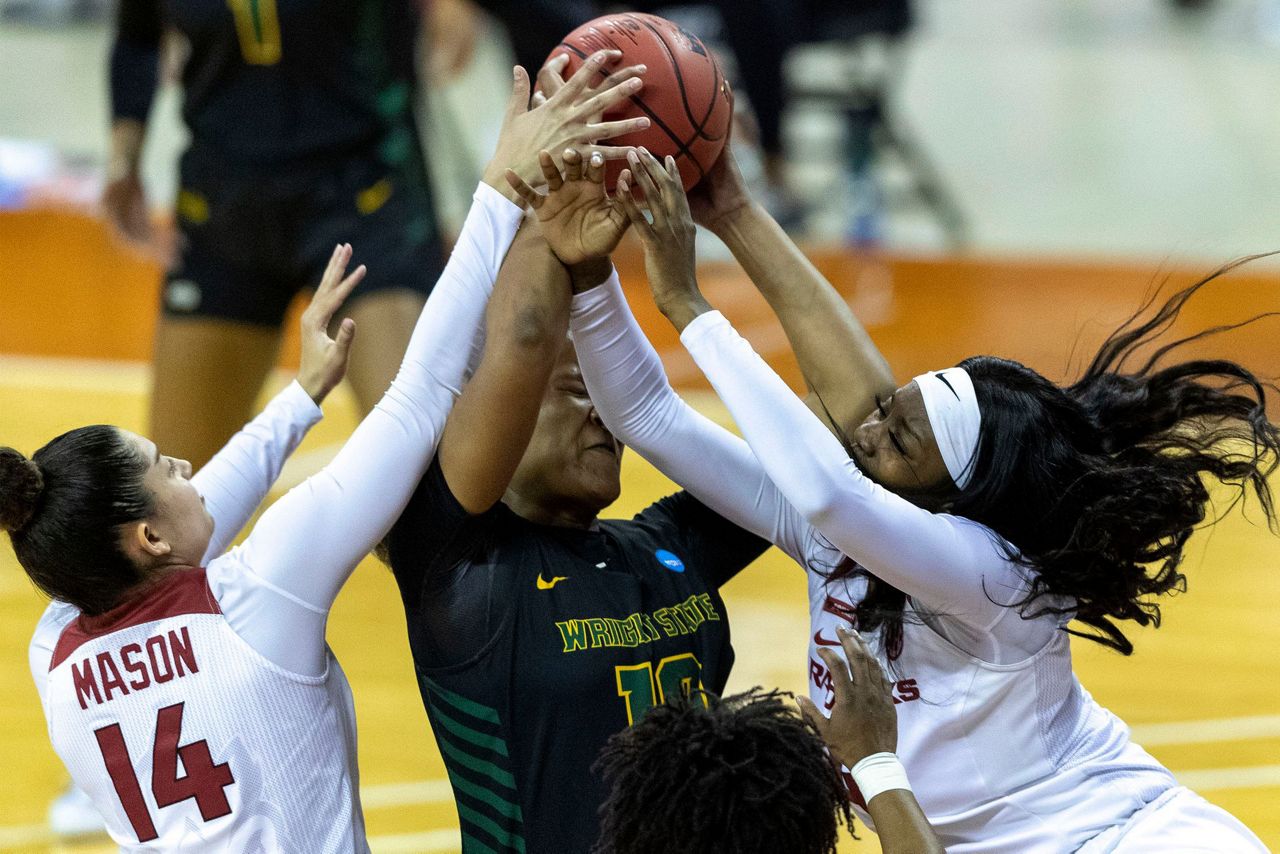 Baker and No. 13 Wright State stun No. 4 Arkansas 66-62