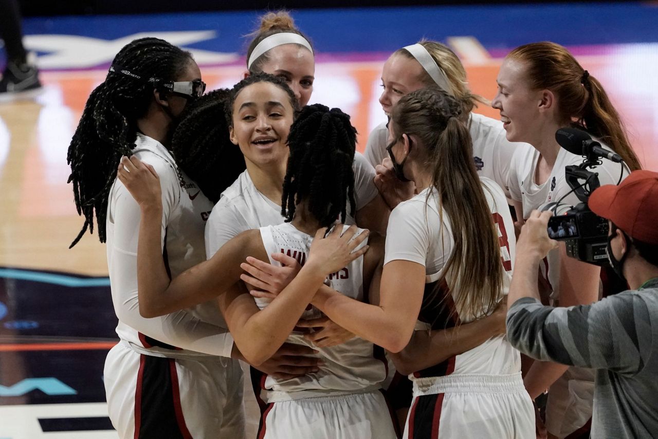 Stanford tops South Carolina 66-65 to reach title game
