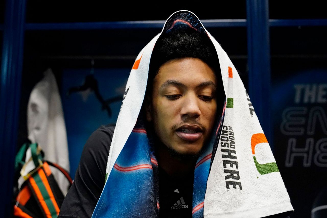 No shoe-in: Miami's Pack benched for time after shoe blowout