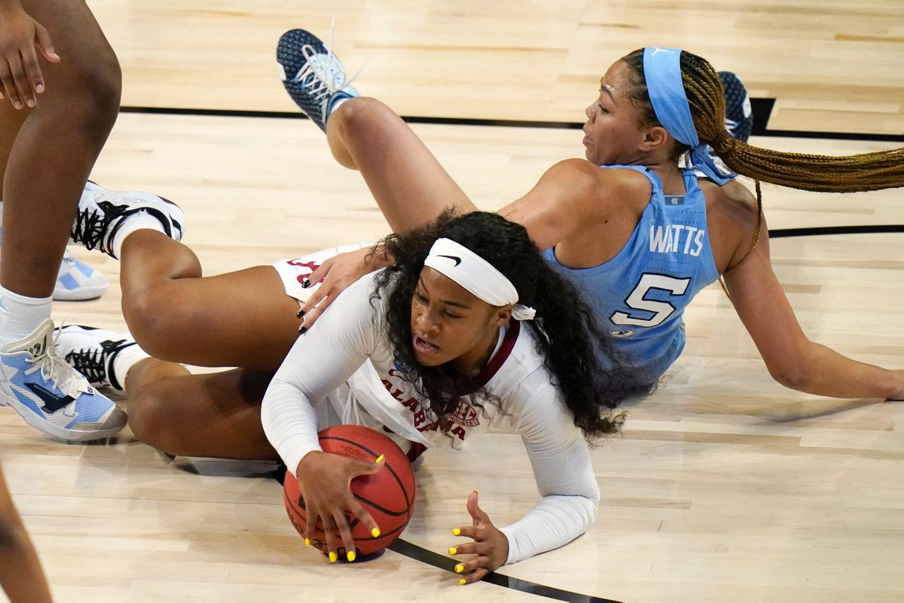 Lewis, Alabama women win in return to NCAAA tourney, top UNC