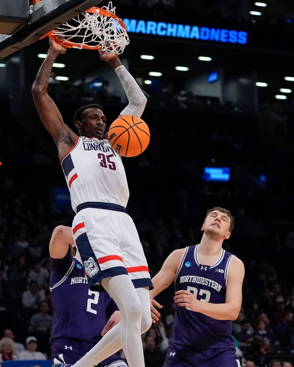 Bracket not busted: All top 8 seeds advance to Sweet 16 in chalky March ...