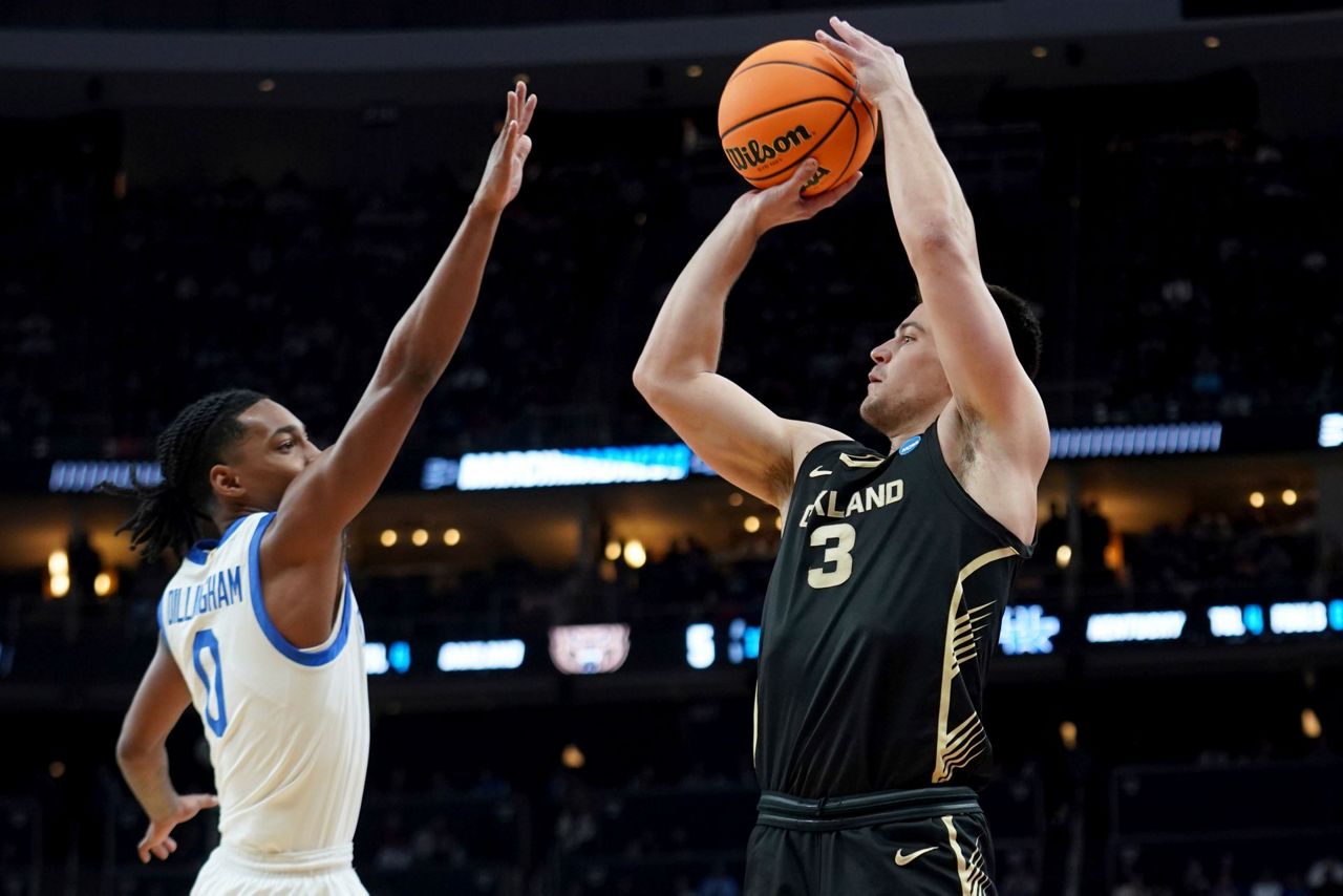 March Madness: 'There's something pure about Jack Gohlke,' Oakland's ...