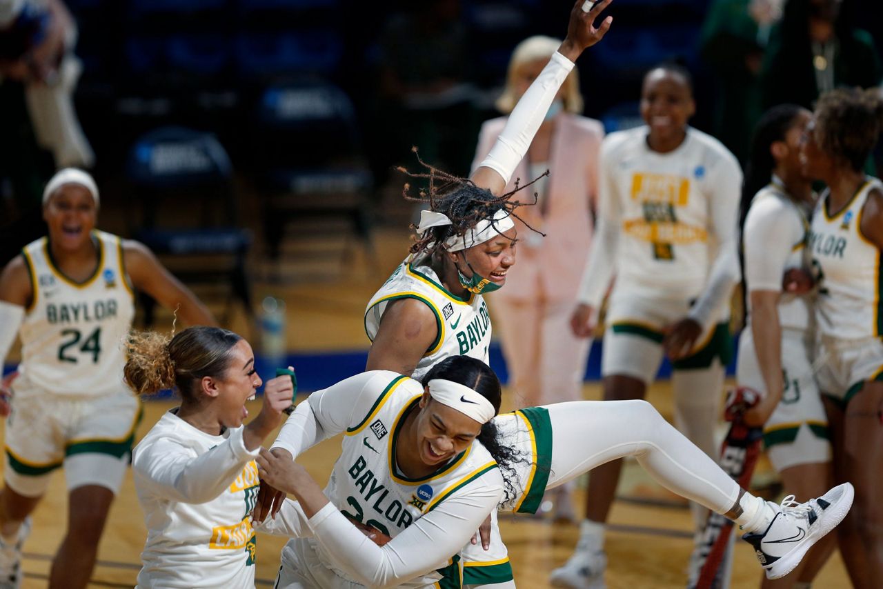 Reigning women's champ Baylor in 12th consecutive Sweet 16