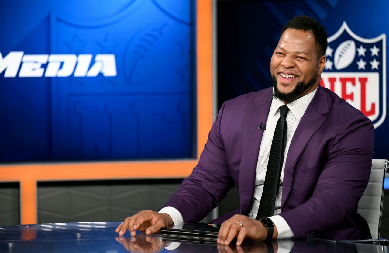 NFL players get chance to show media skills during workshop