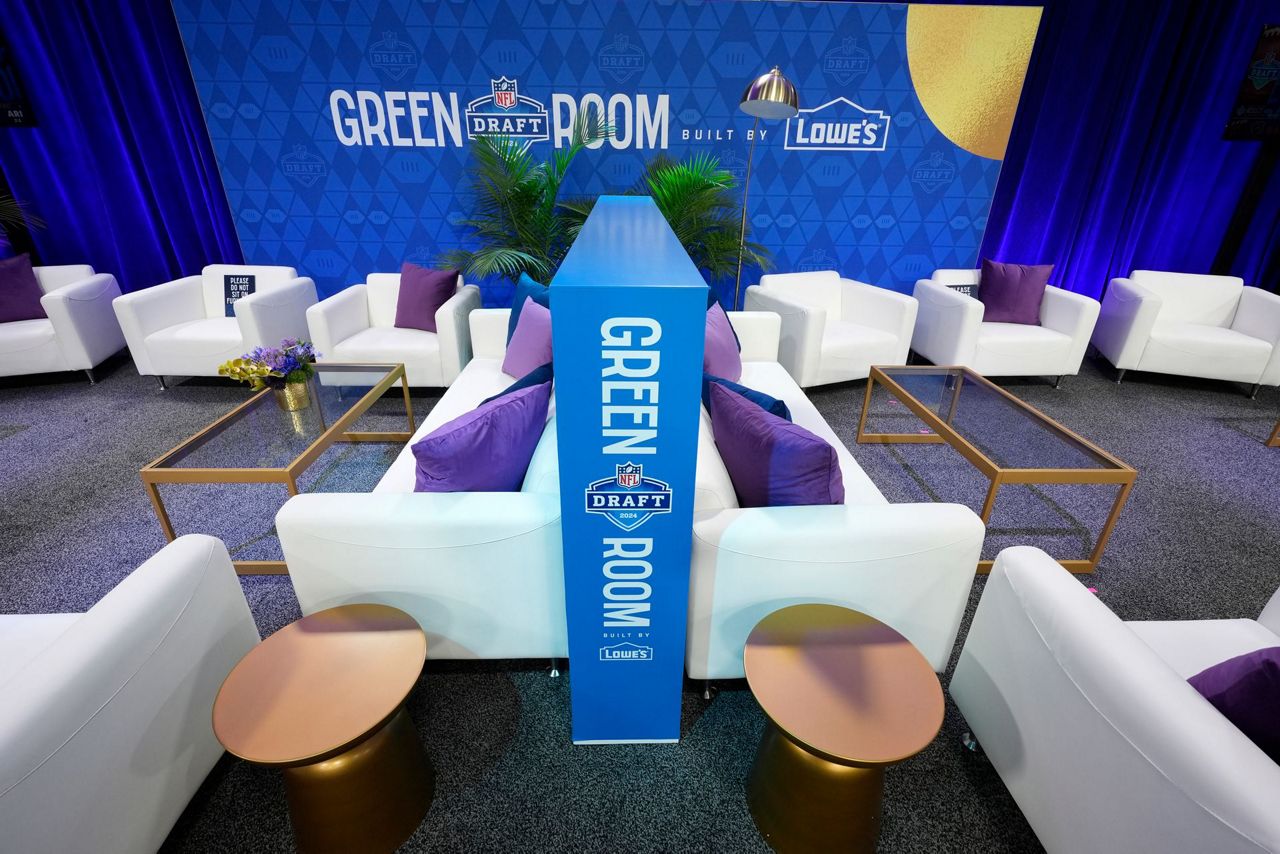 NFL draft attendees down for 3rd straight year. J.J. McCarthy among ...