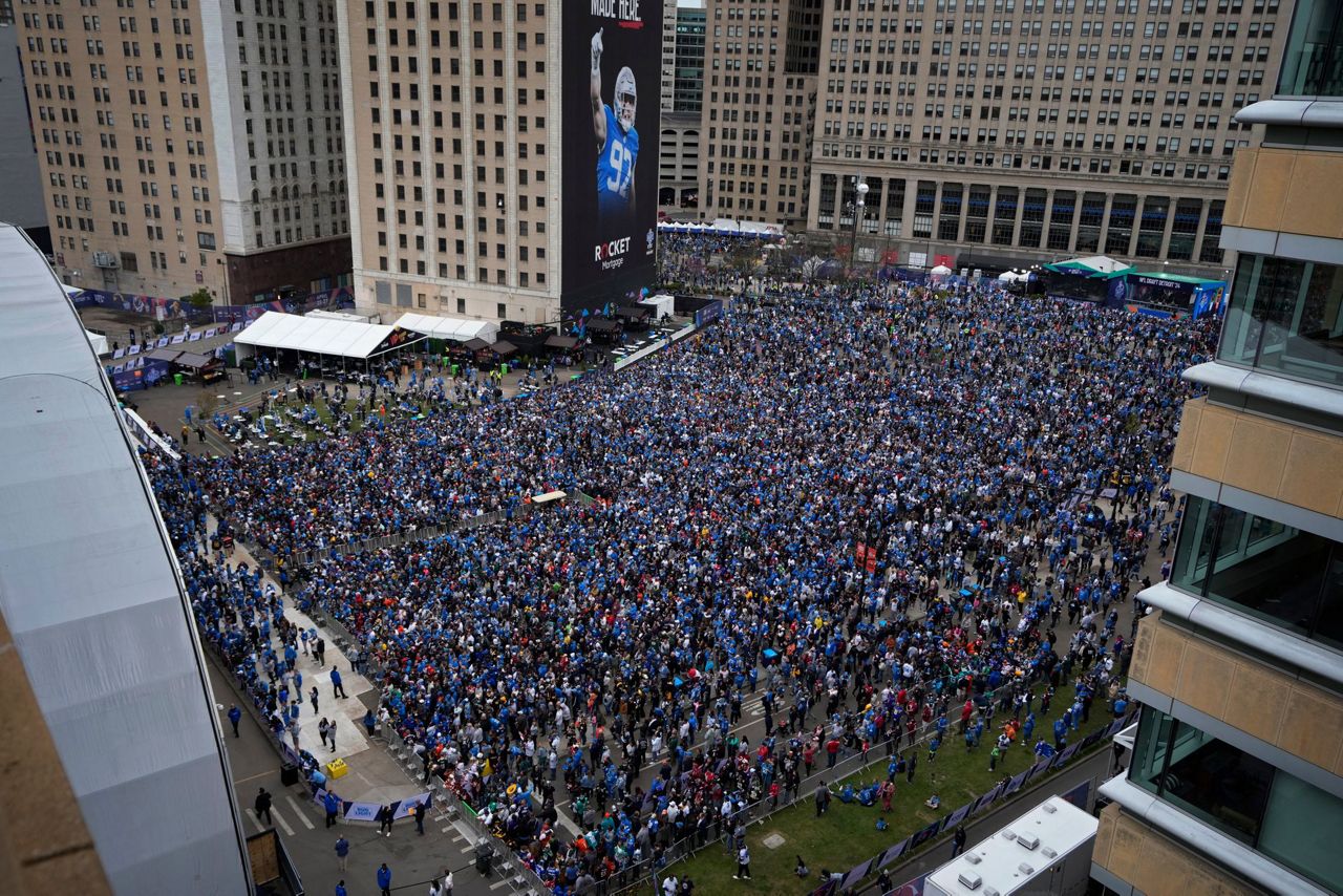 NFL draft attendance record within reach in Detroit, Commissioner Roger ...