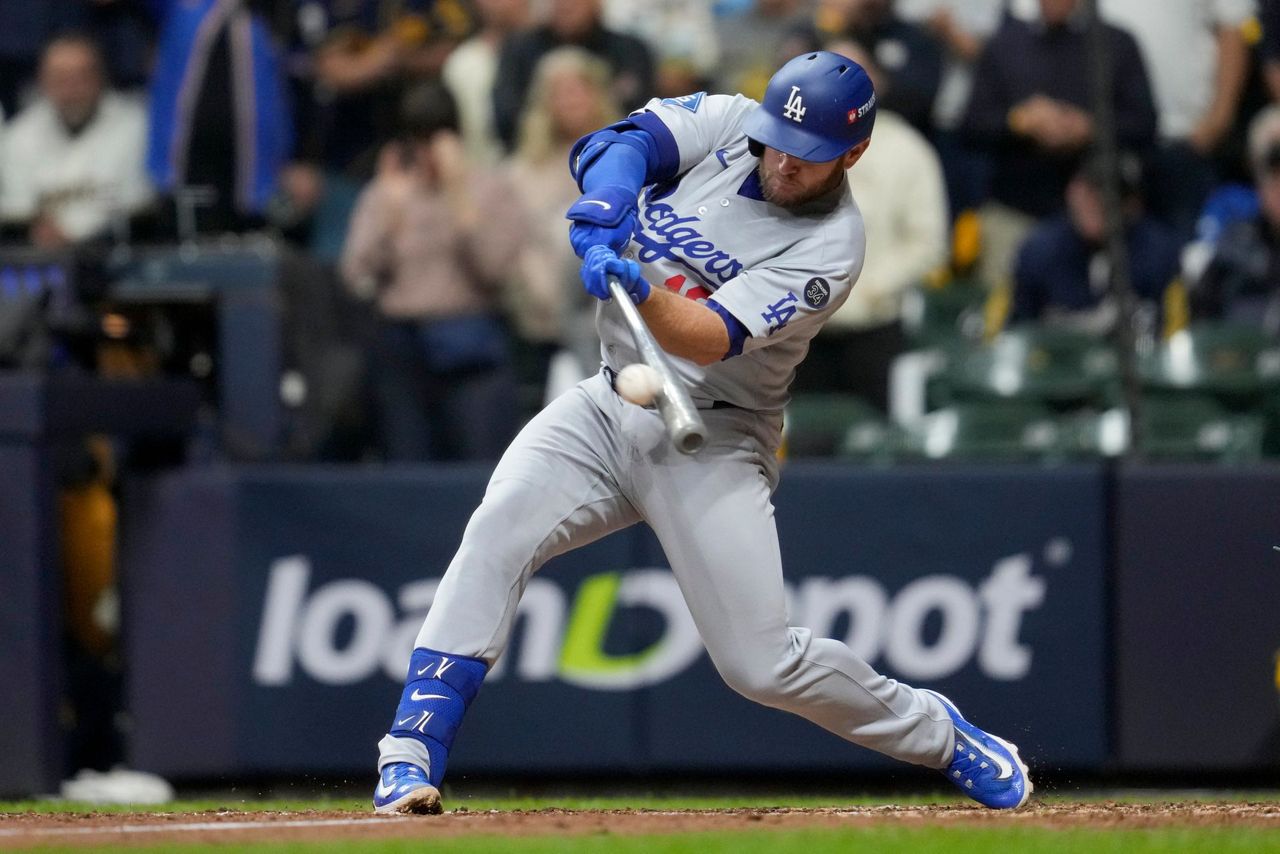 Max Muncy sets Dodgers record by hitting his 14th career postseason homer