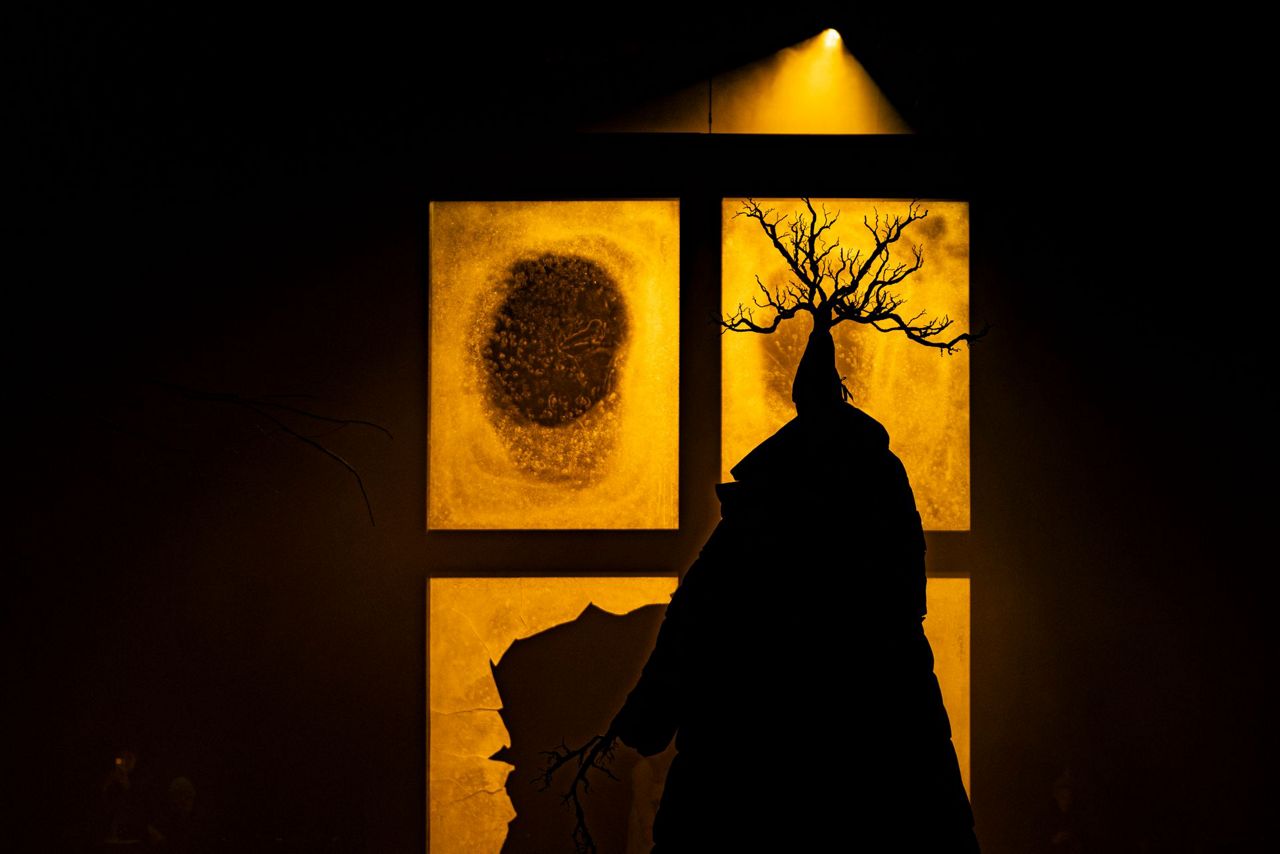 Thom Browne closes out NY Fashion Week with a black-and-white flourish ...