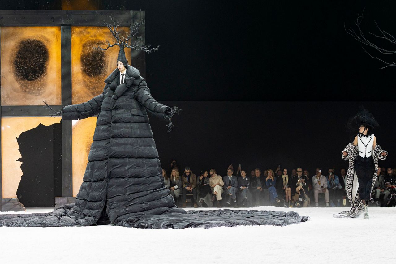 Thom Browne closes out NY Fashion Week with a black-and-white flourish ...