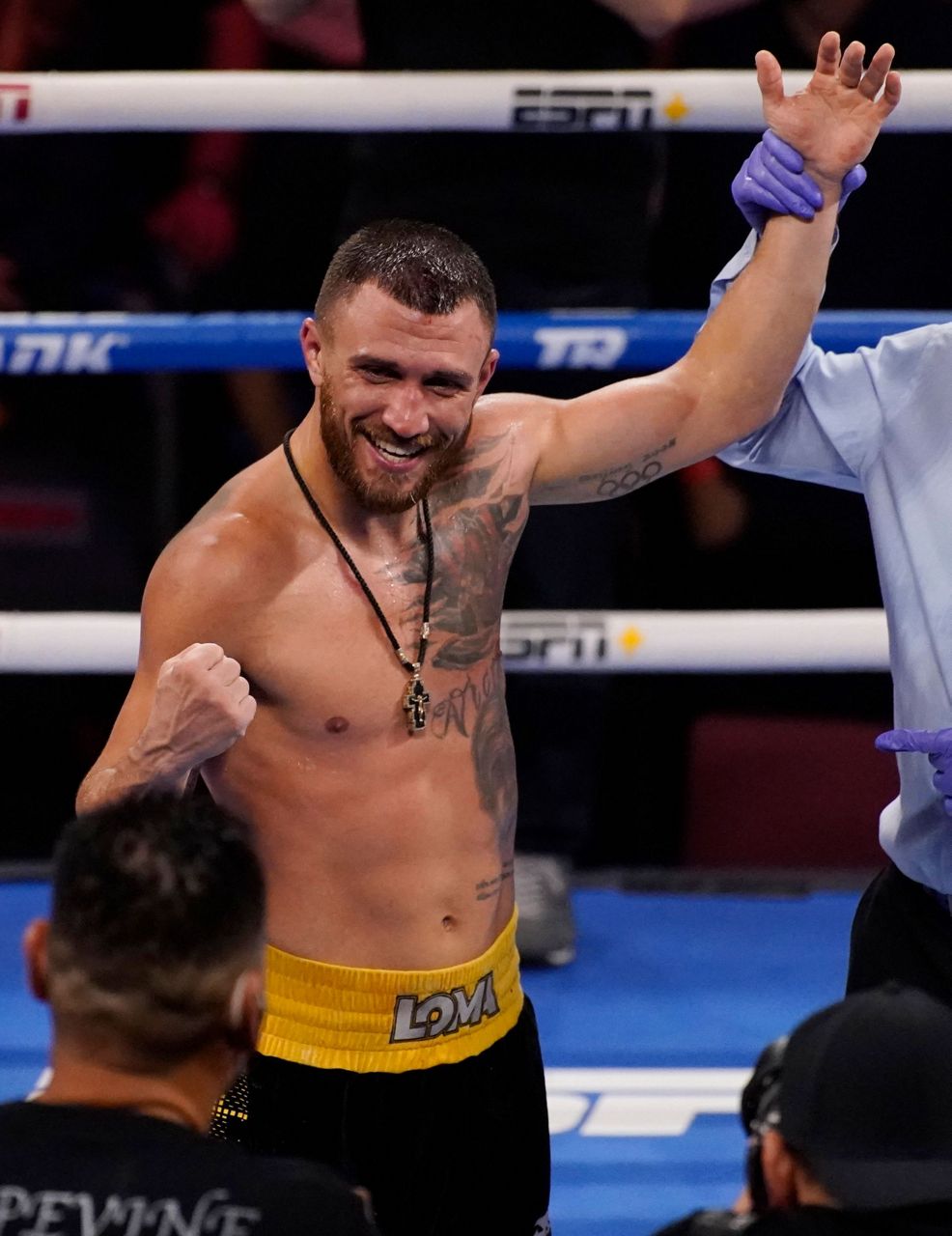 Lomachenko batters Nakatani, scores 9th-round TKO in return