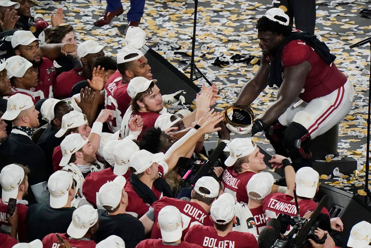 Thousands celebrate in Tuscaloosa after Alabama win