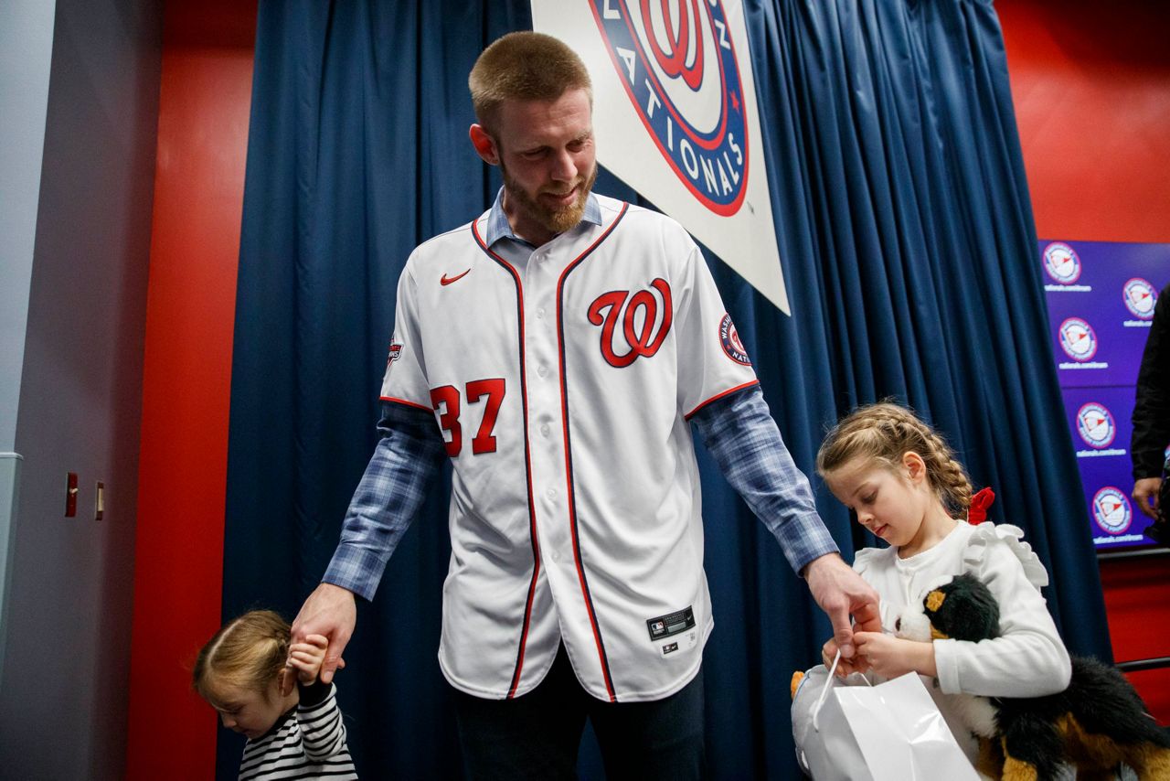 Strasburg returns, hopes to play whole career with Nationals