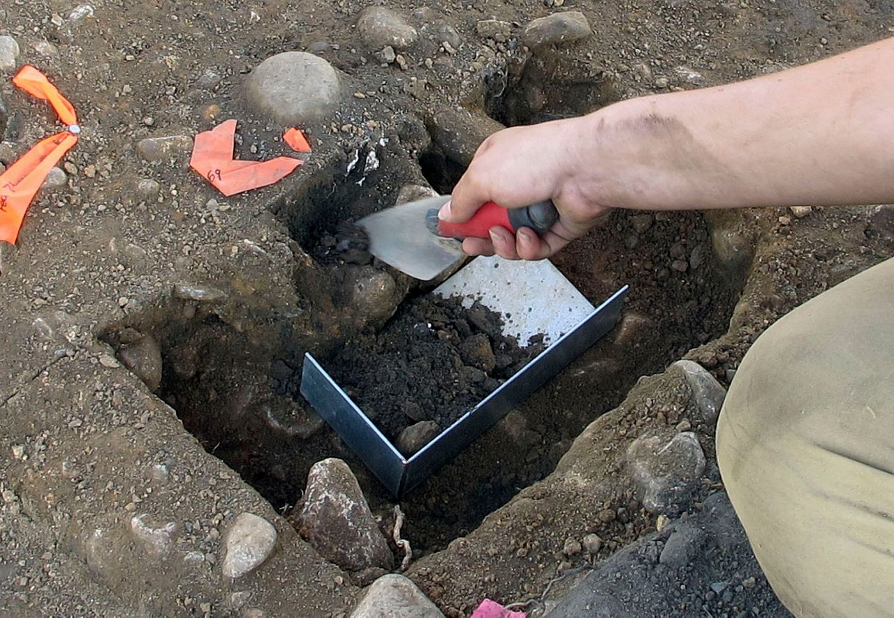 Archaeologists dig Native American fort found in Connecticut