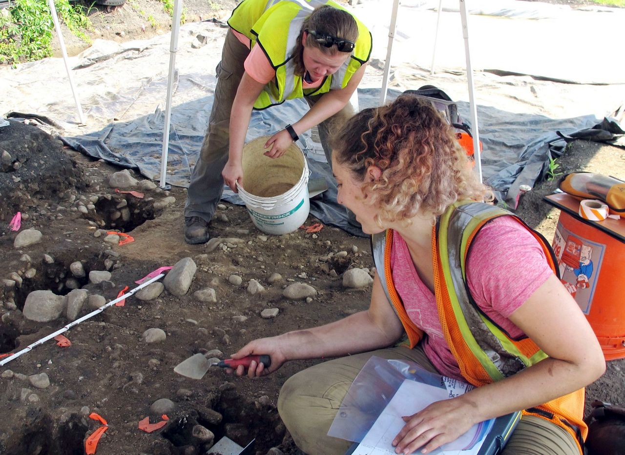 Archaeologists dig Native American fort found in Connecticut