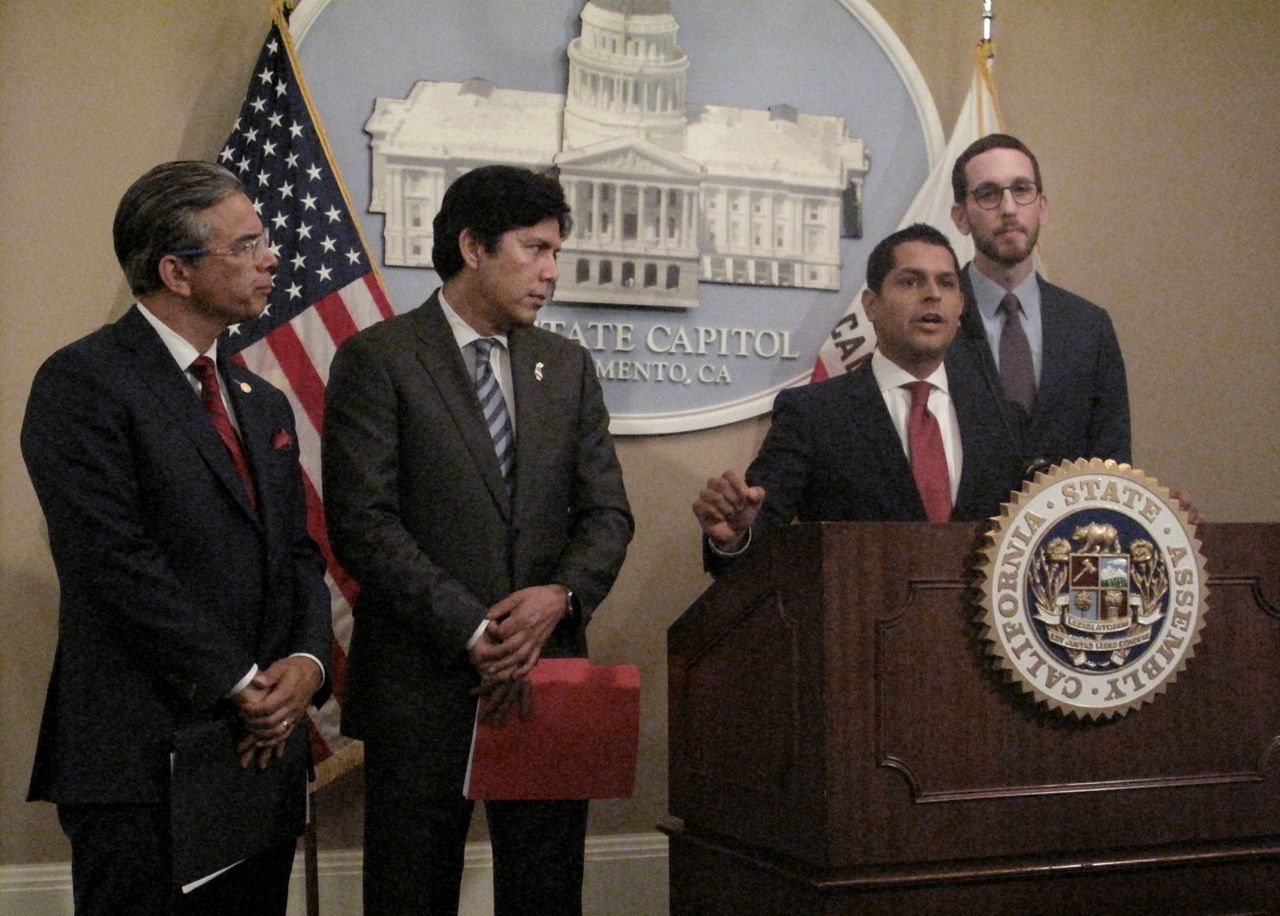 California senators reach agreement on net neutrality bill
