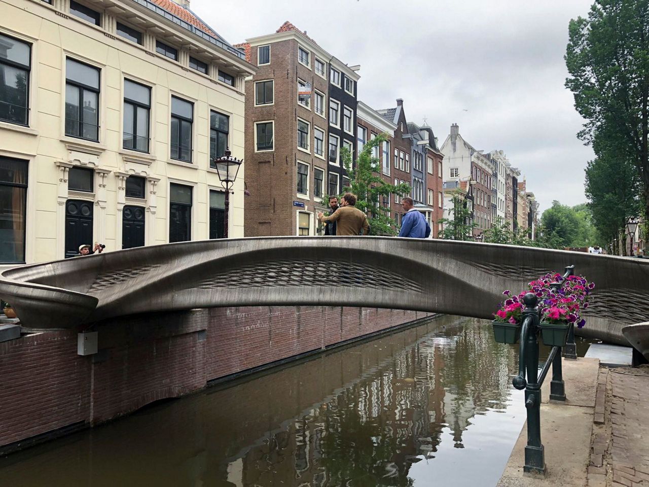 Dutch queen and robot open 3D-printed bridge in Amsterdam
