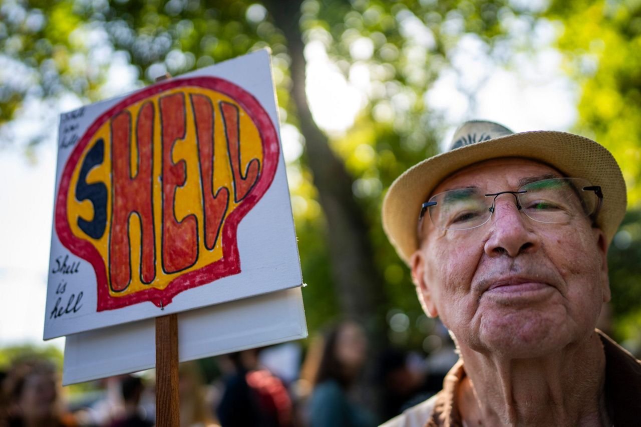Climate protesters have blocked a Dutch highway to demand an end to big ...