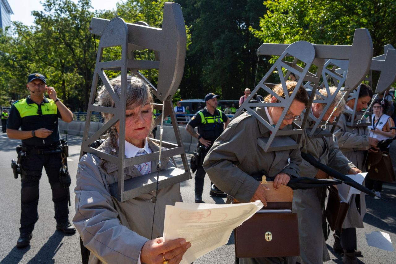 Climate protesters have blocked a Dutch highway to demand an end to big ...