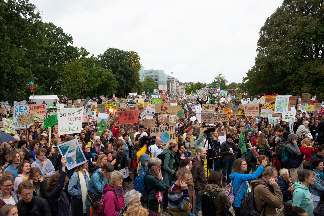 Thousands in New Zealand join 2nd wave of climate protests