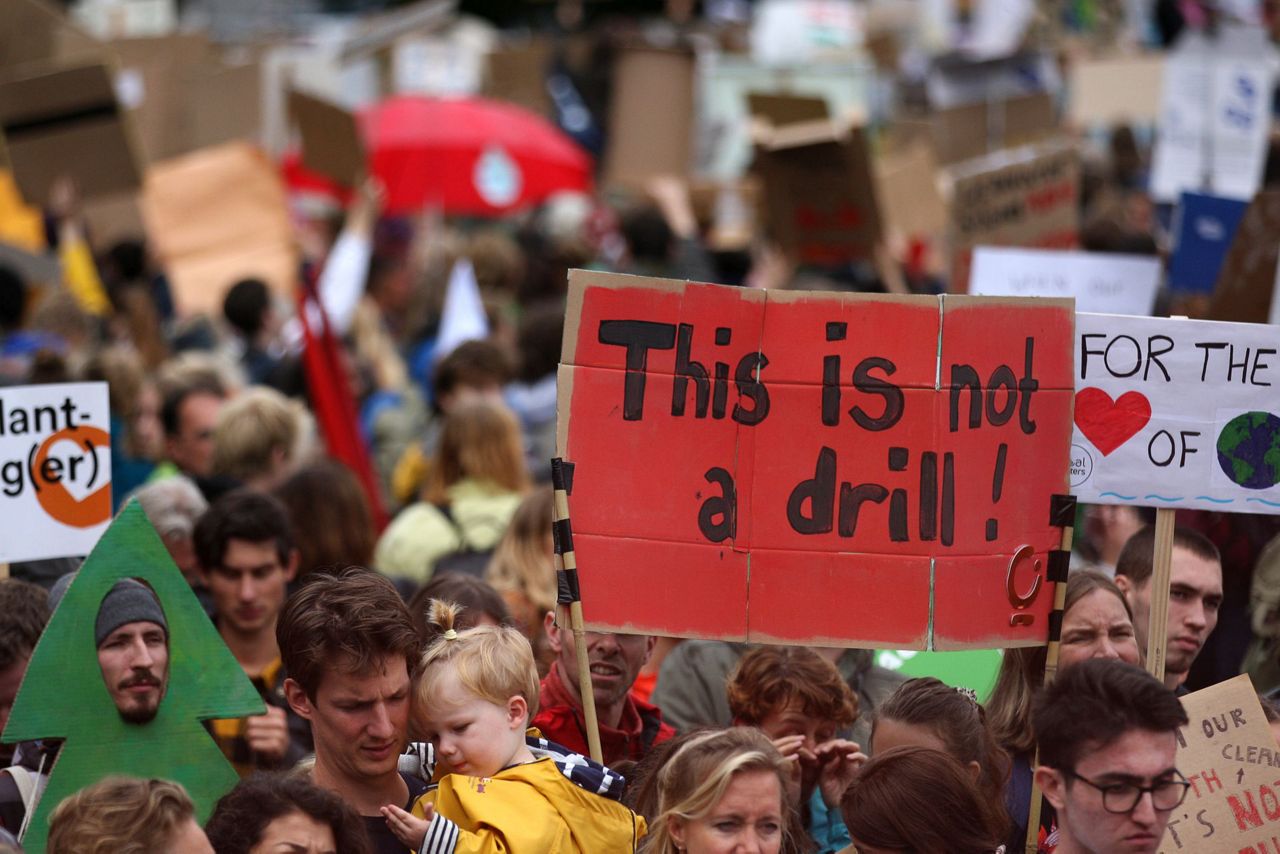 Thousands in New Zealand join 2nd wave of climate protests