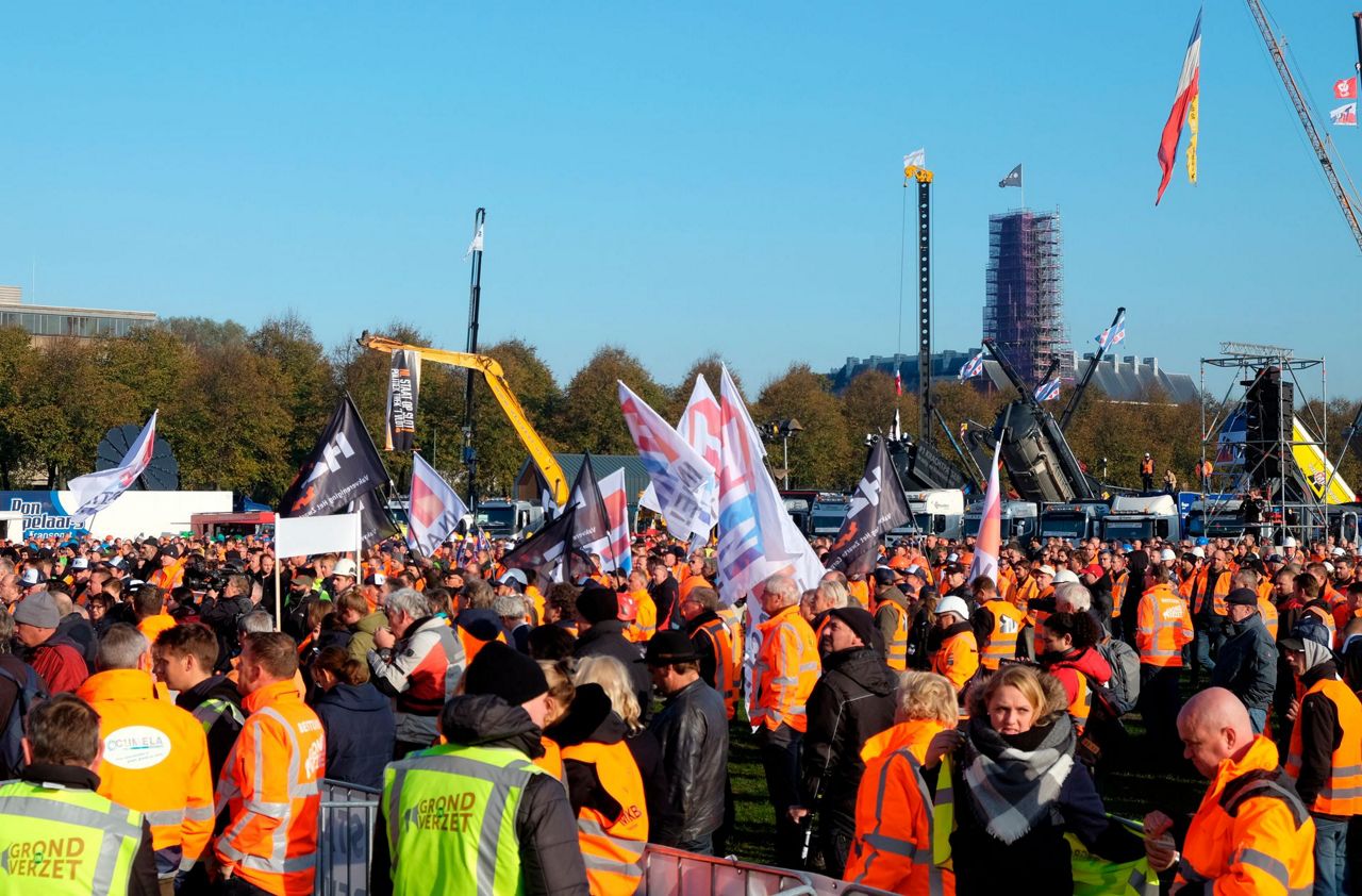 Dutch construction workers protest environmental rules
