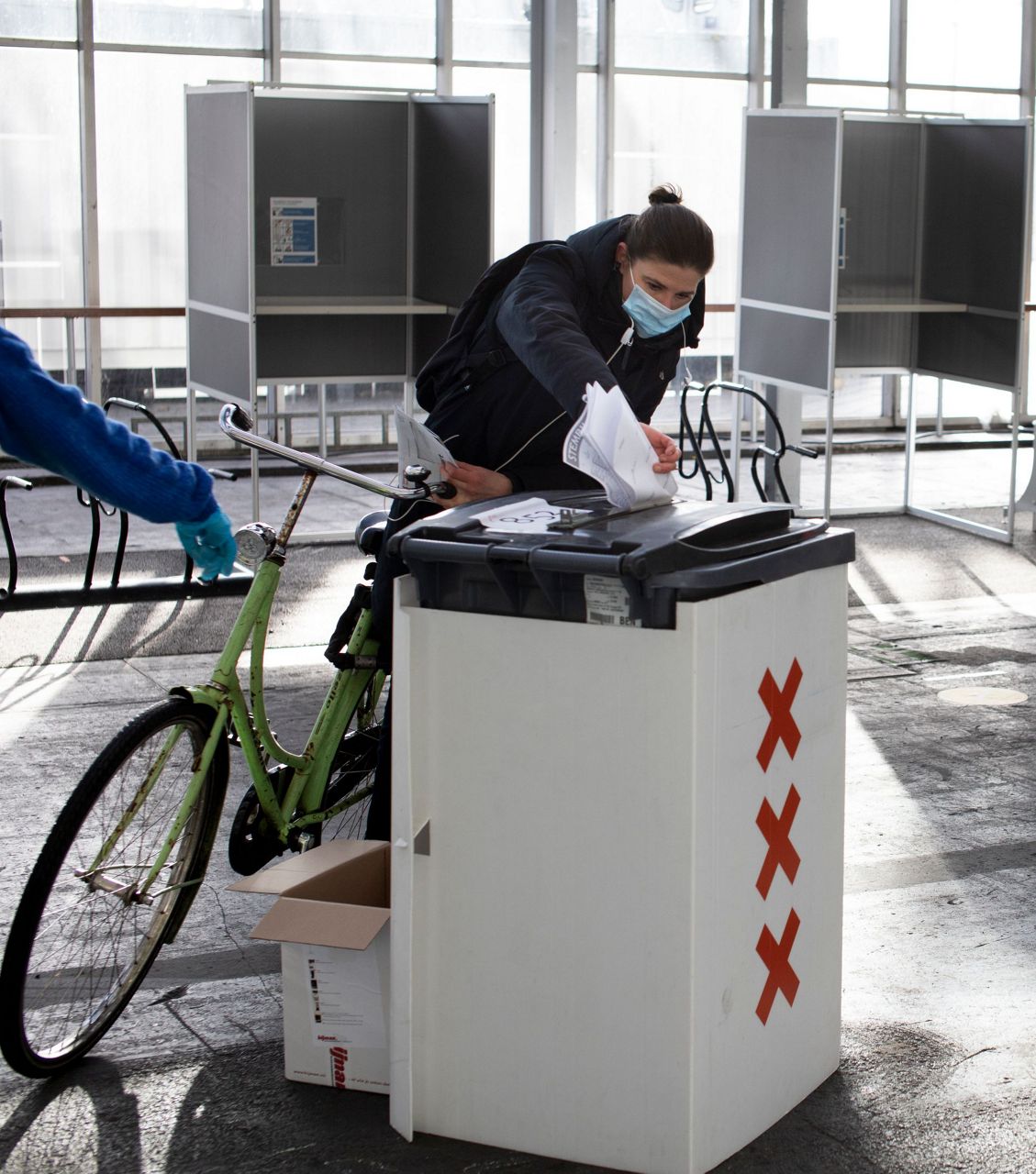 Voting starts in coronavirus-affected Dutch election
