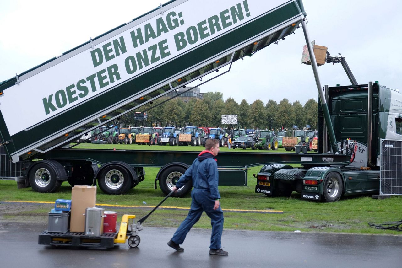 Angry Dutch farmers descend on The Hague to demand respect