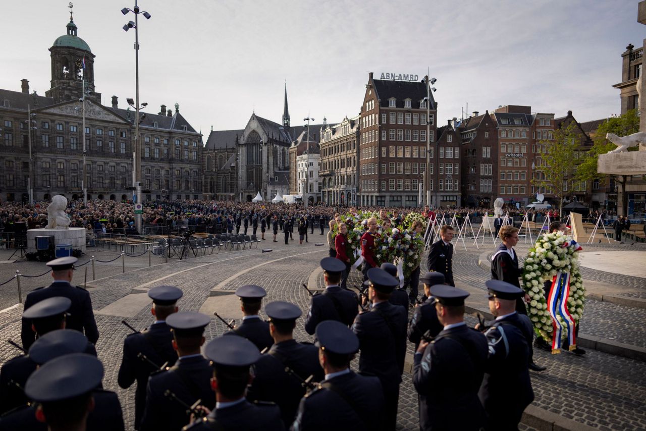 Dutch king lays wreath, thousands attend remembrance event