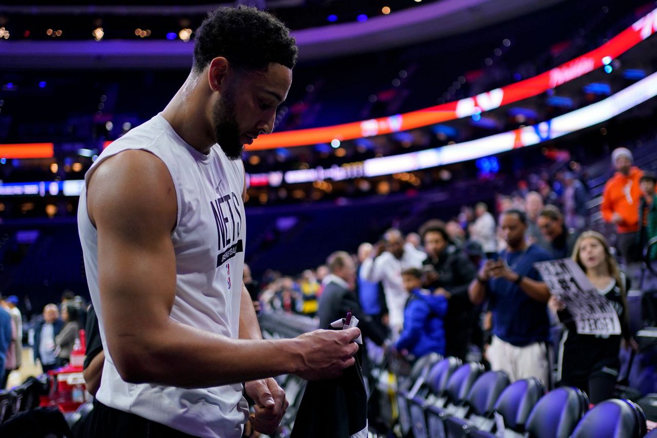 Boo Simmons: Nets guard jeered in 1st game in Philly