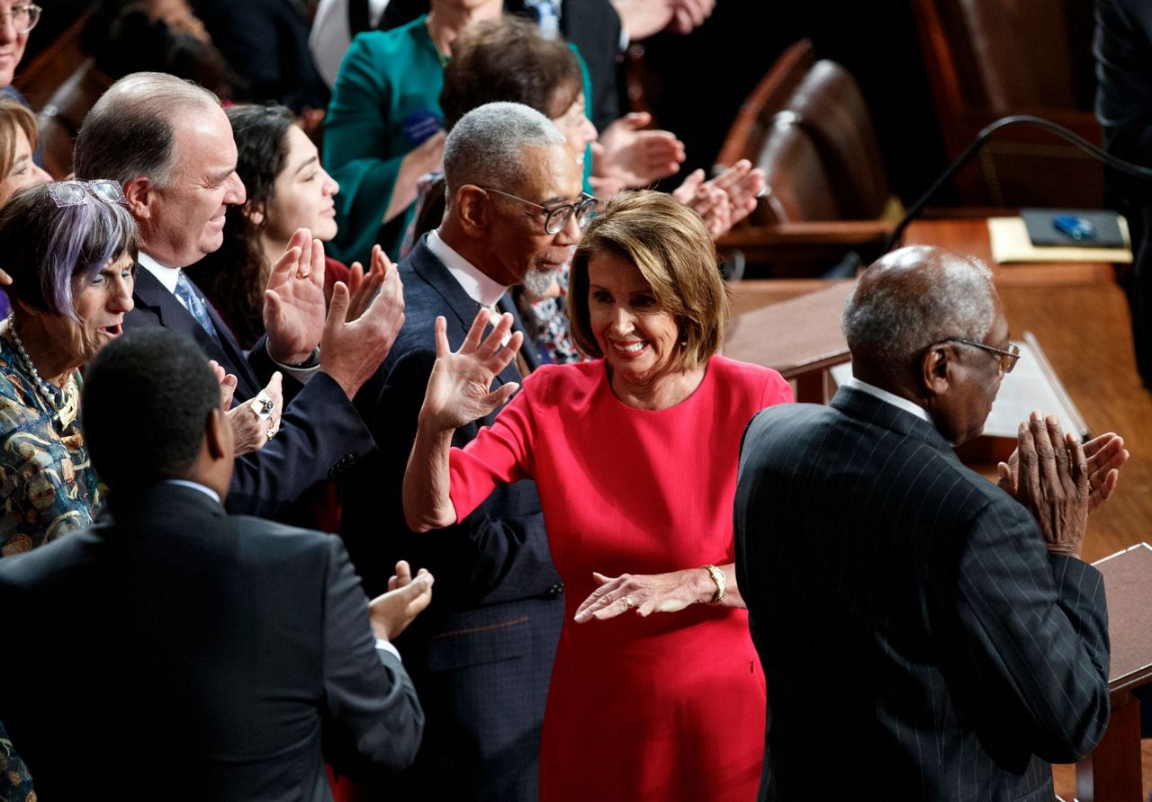New Congress gavels in with nod to history, warning to Trump