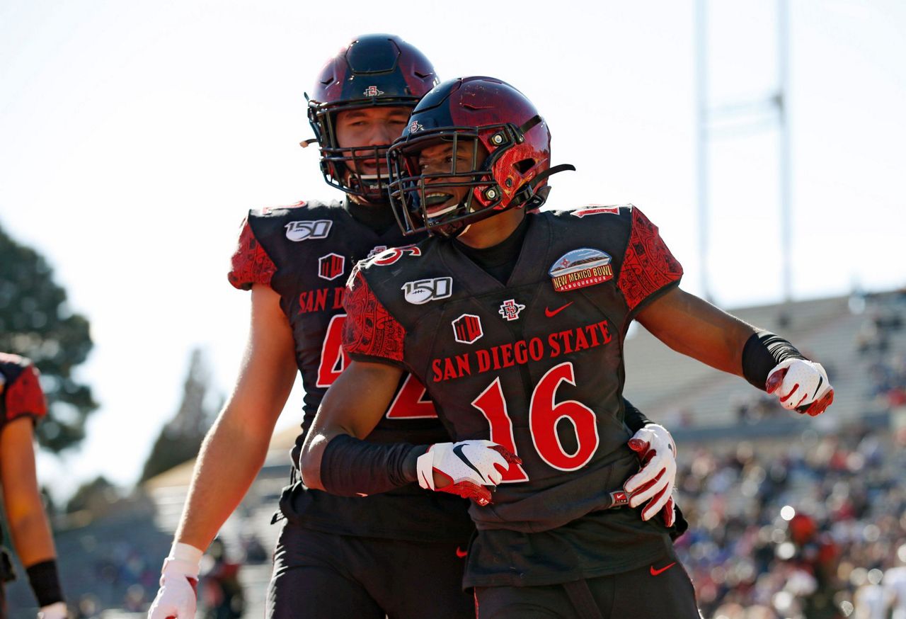 San Diego State beats C. Michigan 48-11 in New Mexico Bowl