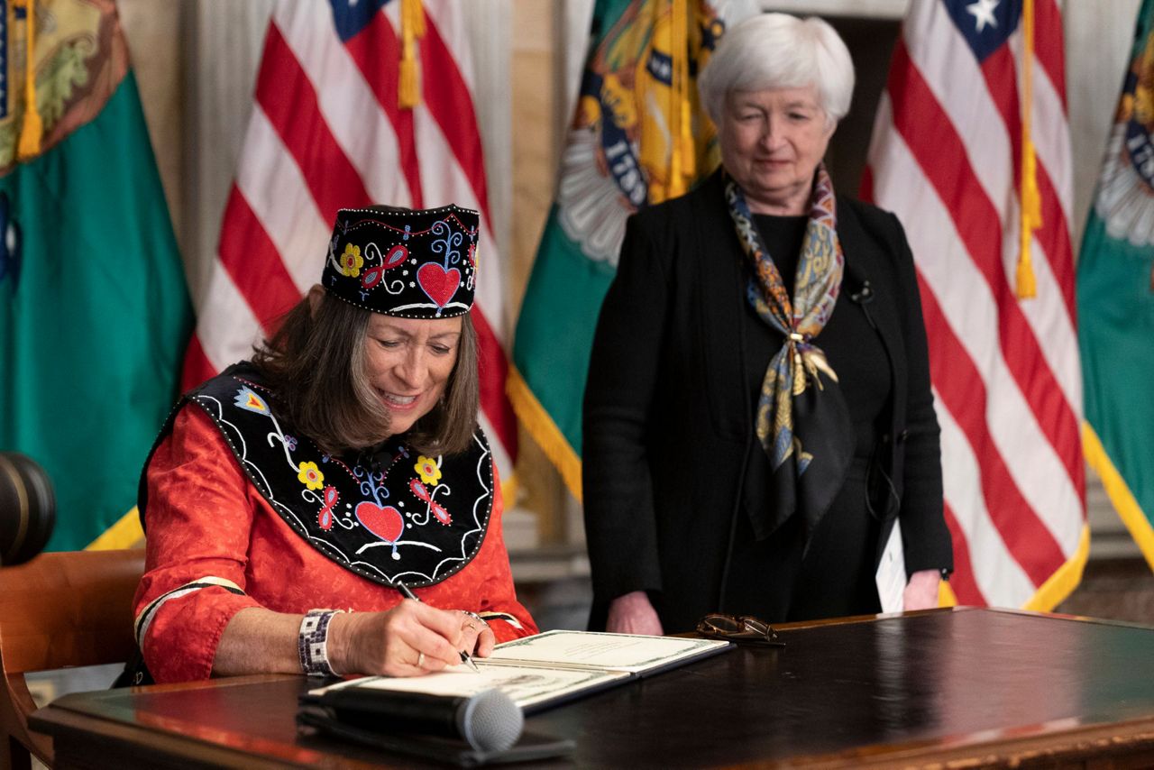 Malerba sworn in as 1st Native American in US Treasurer post