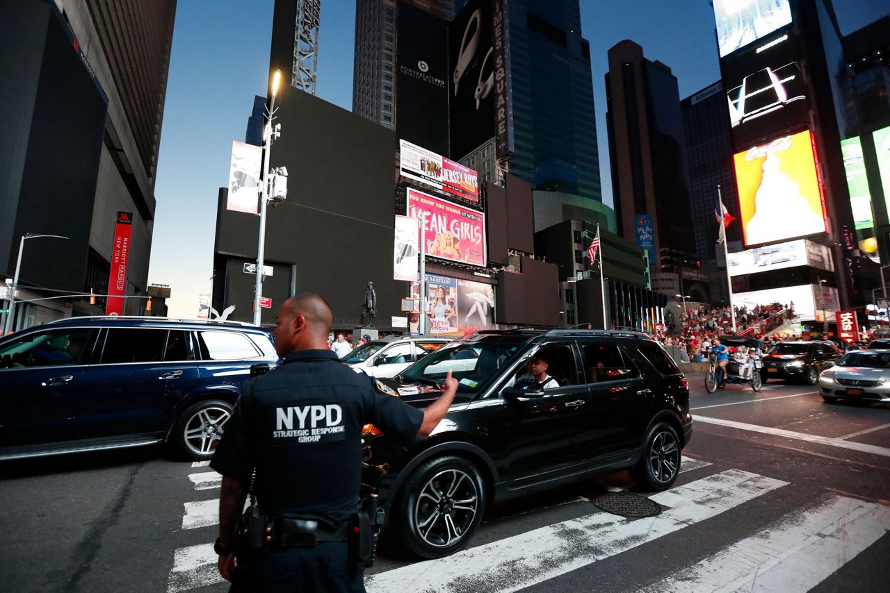 NY power outage knocks out subways, businesses, elevators
