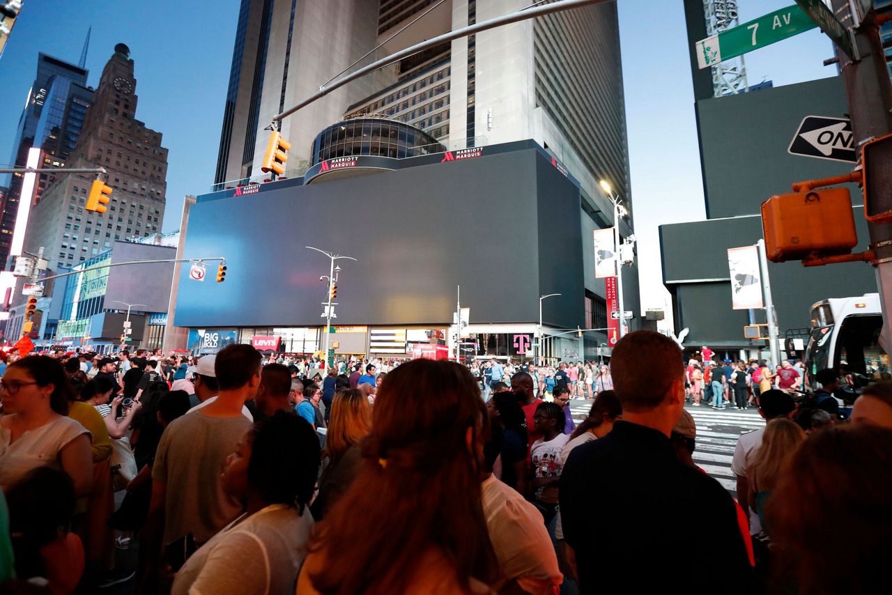 NY power outage knocks out subways, businesses, elevators