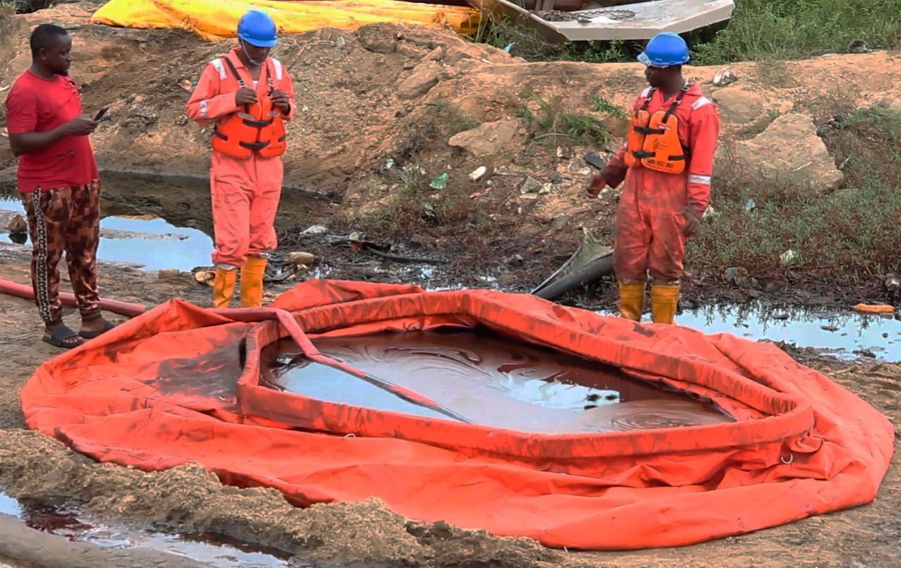 Oil spill from Shell pipeline fouls farms and a river in a long ...