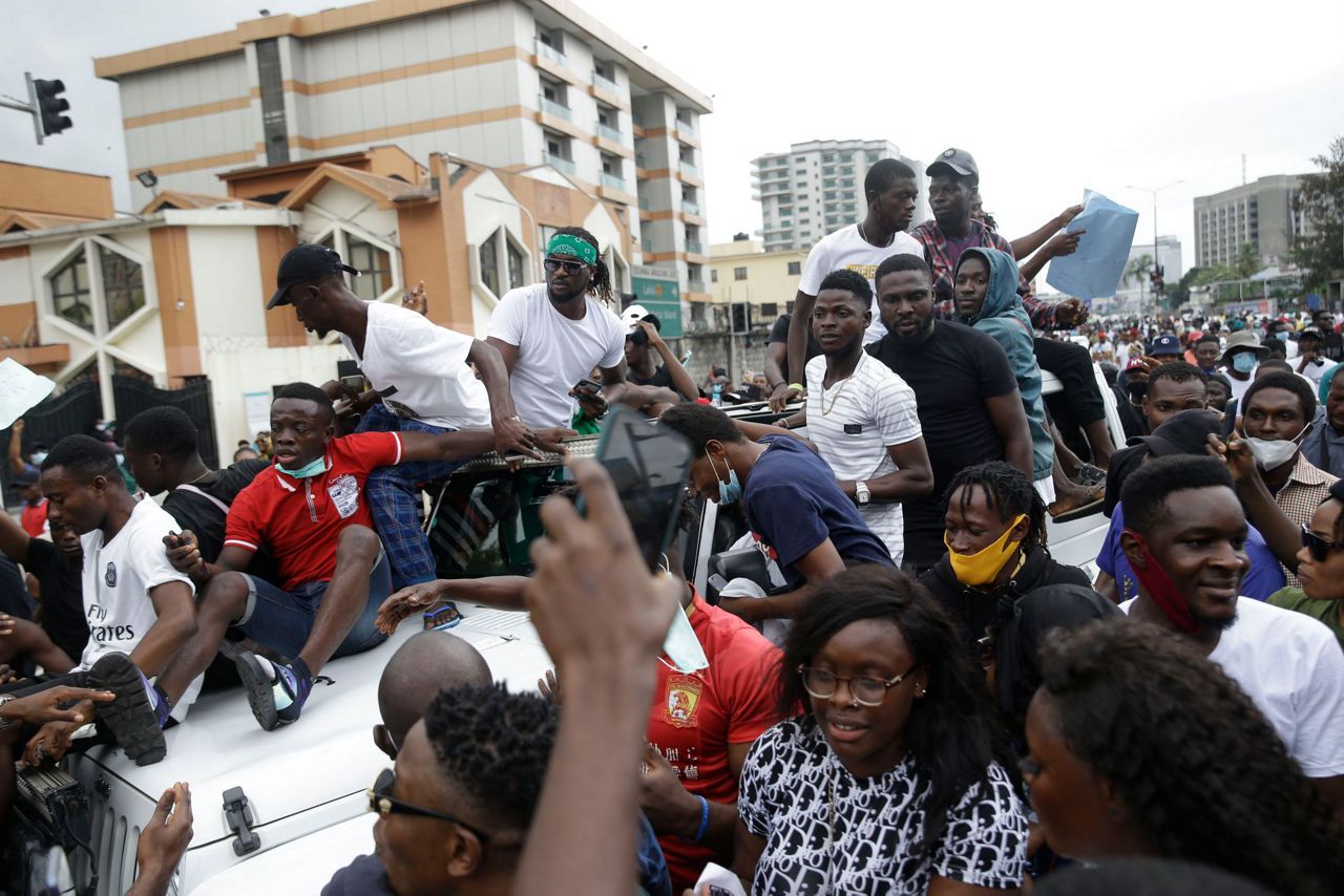 Nigeria protesters demand police reforms for sixth day