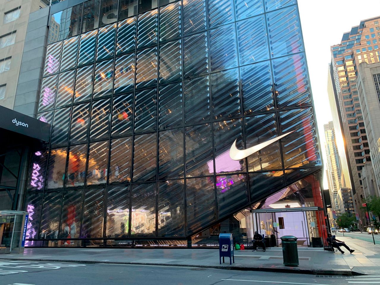 Nike posts quarterly loss after virus forced store closures