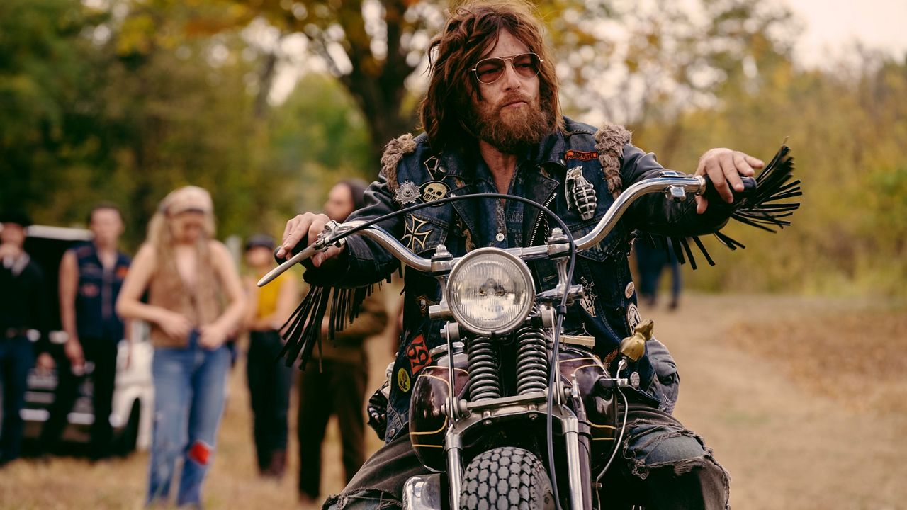 Austin Butler and Jodie Comer in ‘The Bikeriders’