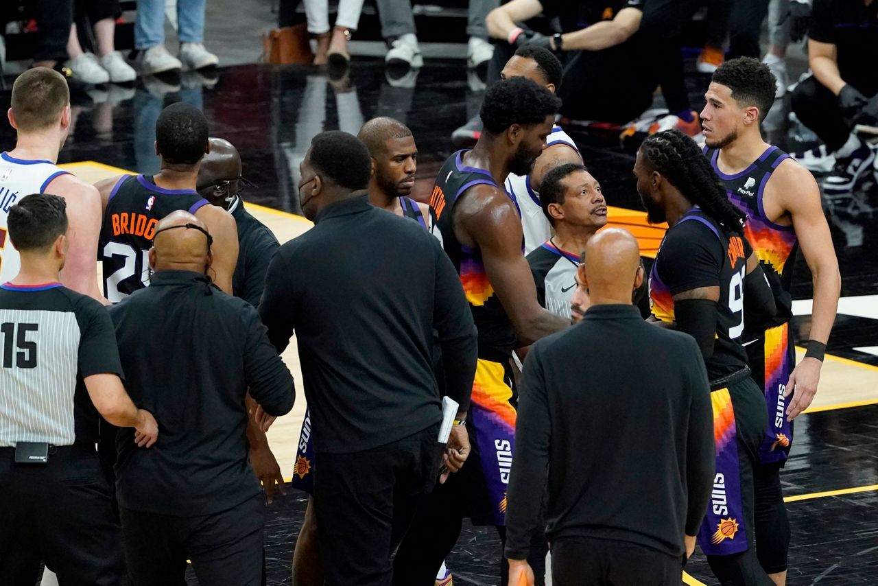 Chris Paul has another big night, Suns rout Nuggets 123-98