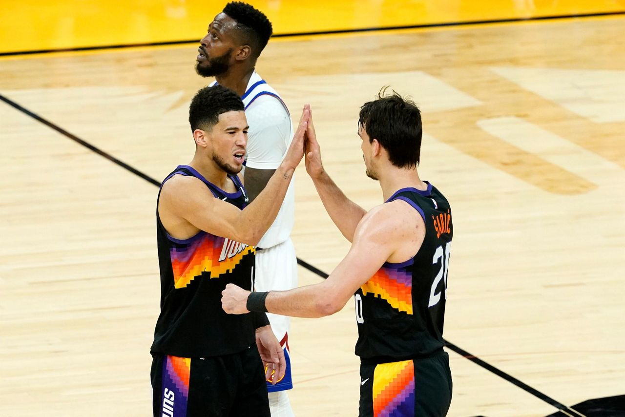 Chris Paul has another big night, Suns rout Nuggets 123-98