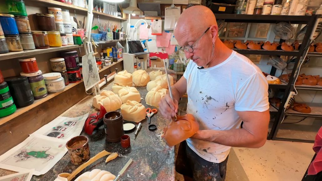 World-renowned theater mask maker gives back to Canton