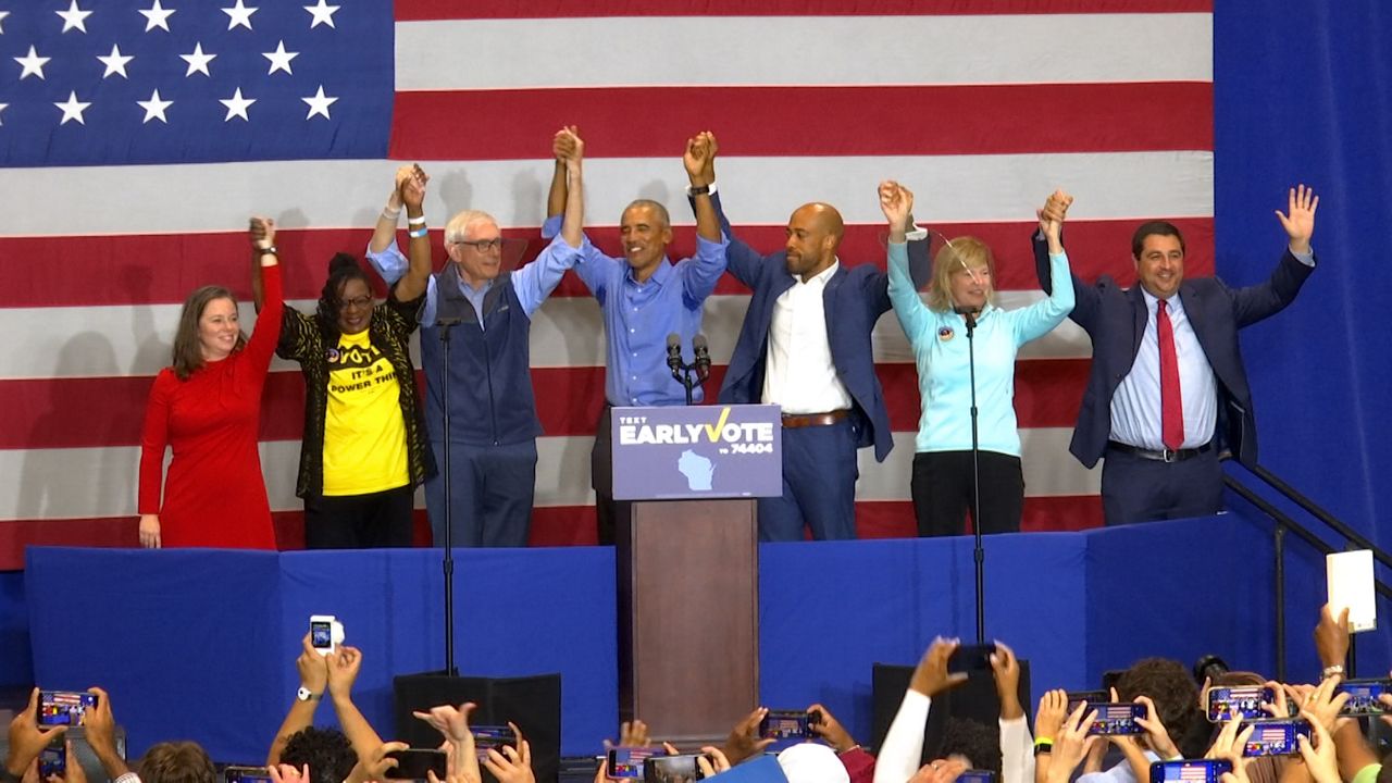 Obama stumps for Wisconsin Democrats