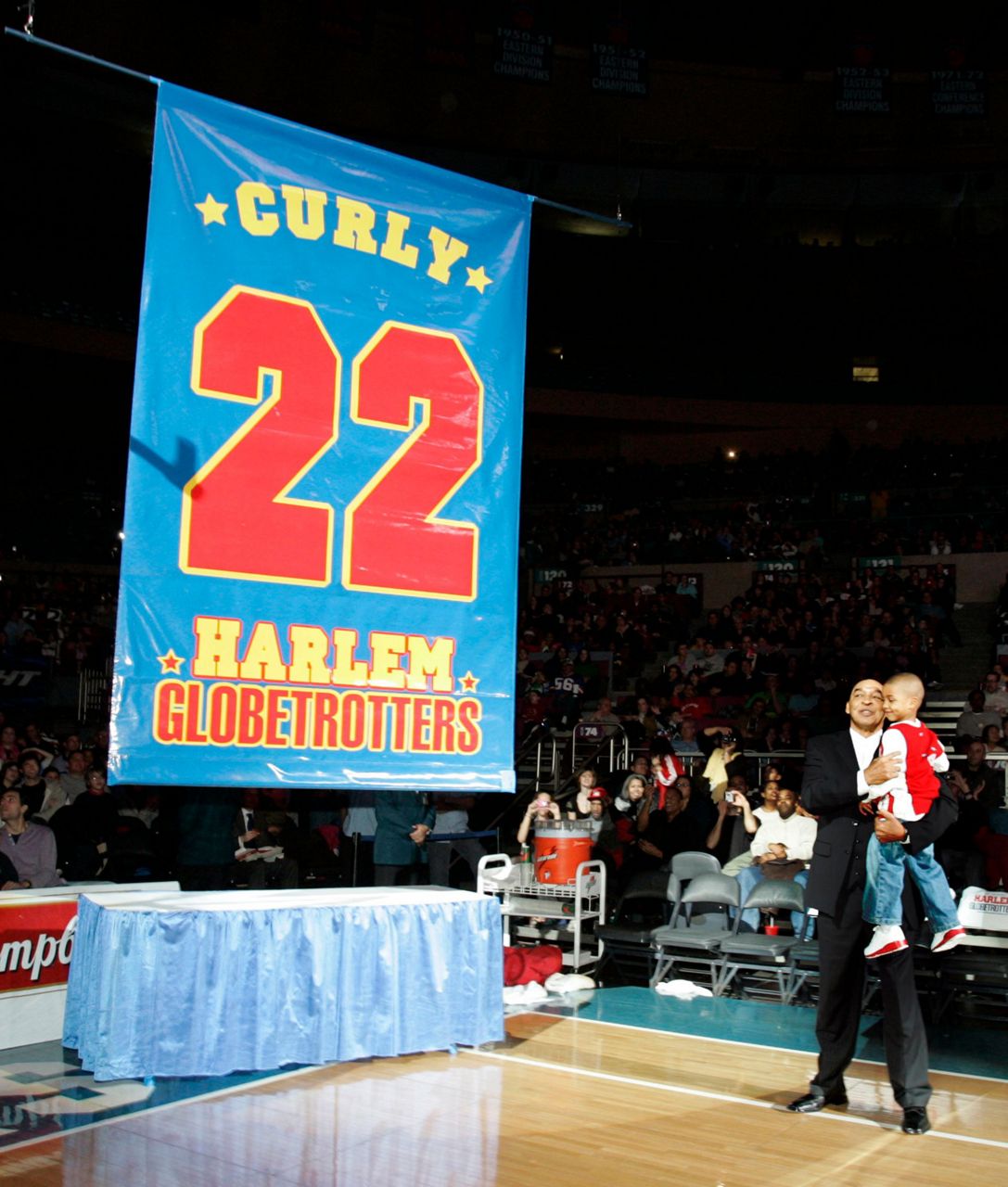 Harlem Globetrotters great Curly Neal dies at 77