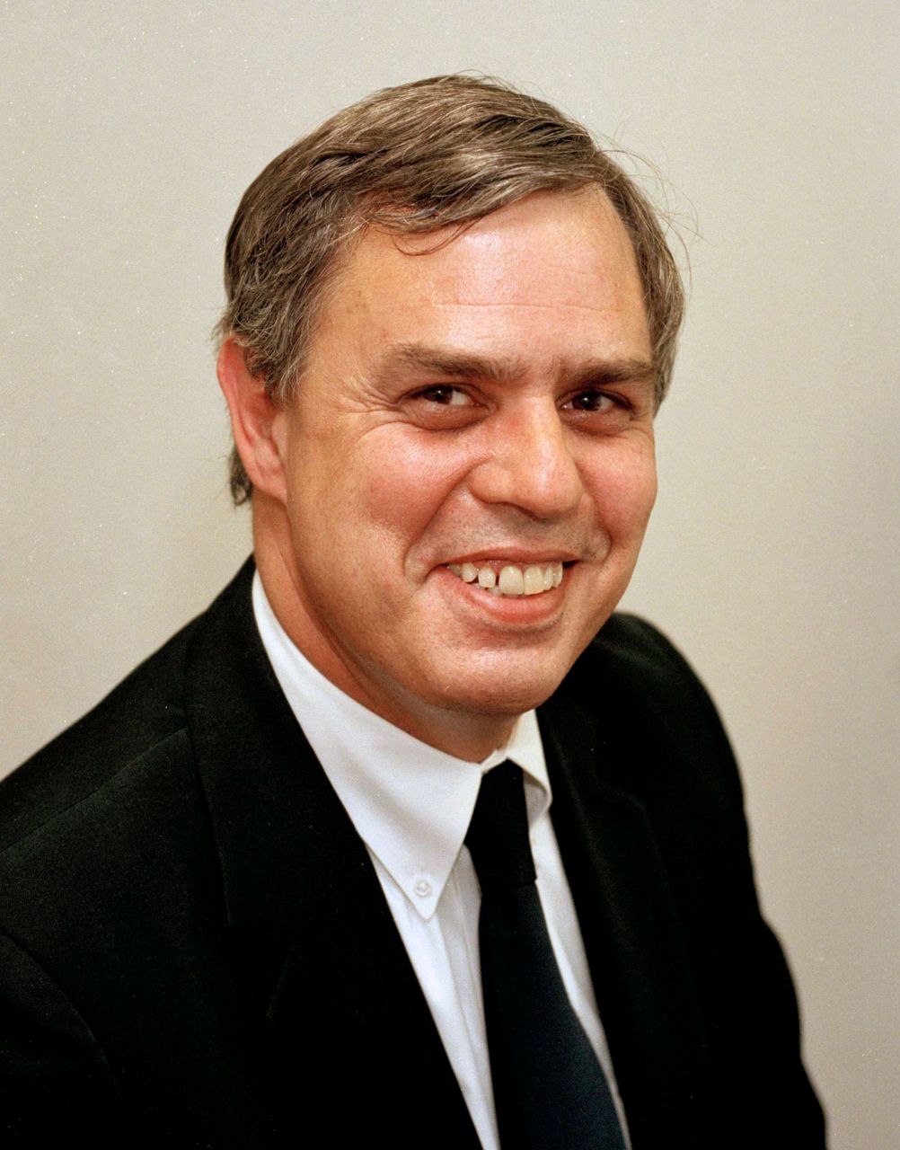 Larry Heinzerling, AP executive and bureau chief, dies at 75