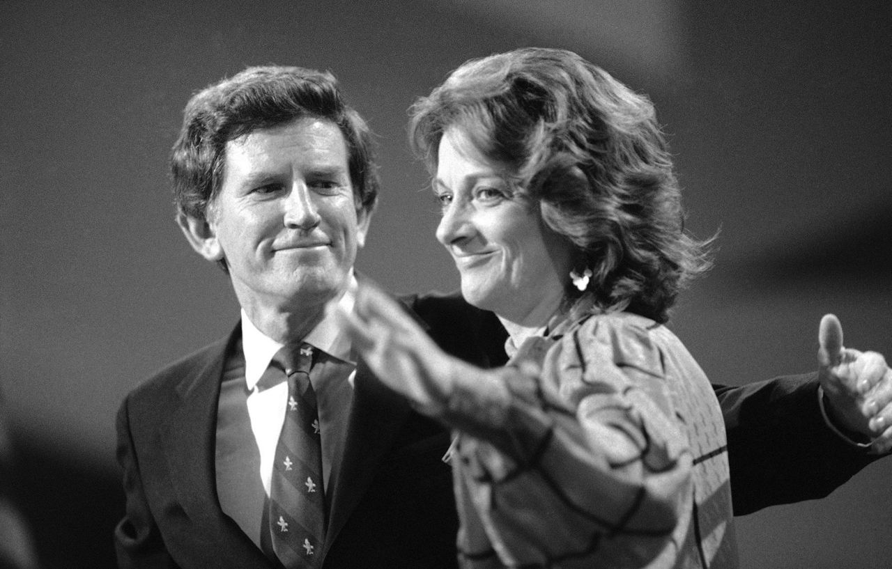 Lee Hart, wife of 1984 presidential hopeful Gary Hart, dies